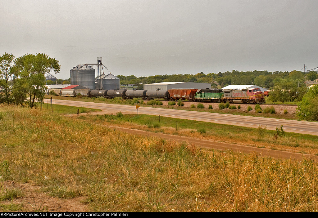 BNSF 556 and BNSF 2768